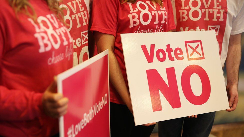 Ireland abortion poll: Campaigns in full swing - BBC News