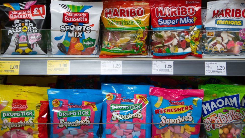 Removing sweets from checkouts encourages healthy eating, study says ...