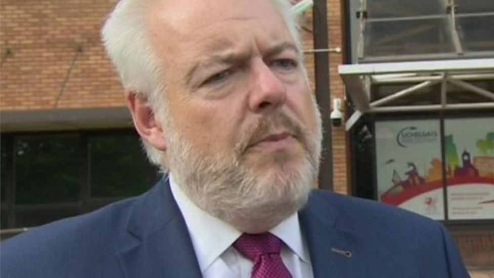 Diwrnod olaf Jones: 'Anrhydedd bod yn Brif Weinidog' - BBC Cymru Fyw