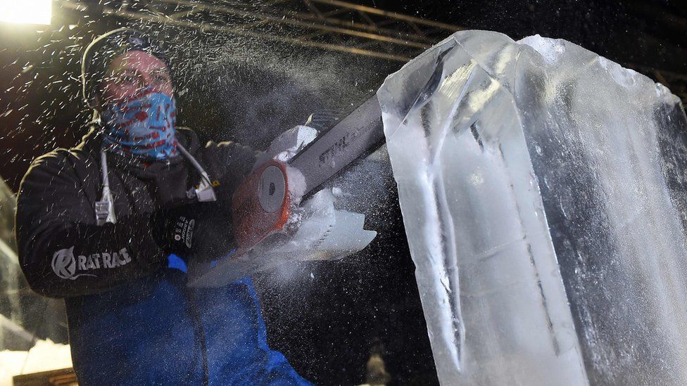 In Pictures: Scotland's story comes alive in ice - BBC News