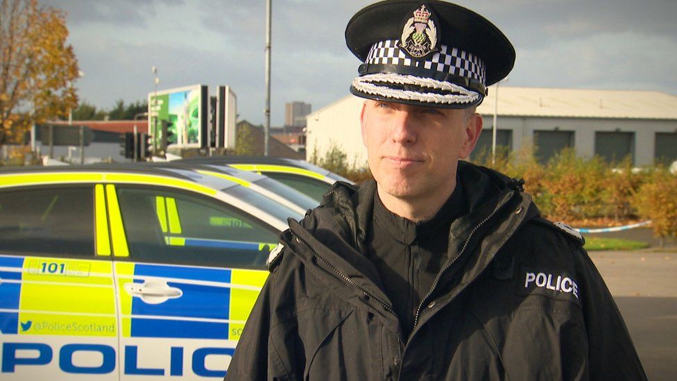 COP26: Police praise 'good natured' marchers in Glasgow - BBC News