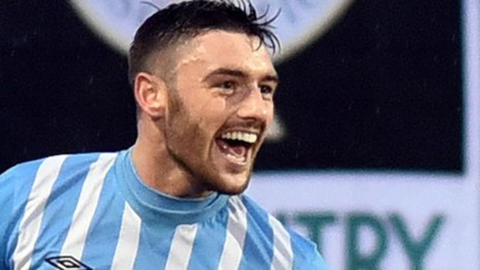 Warrenpoint's Barry Gray named manager of month - BBC Sport