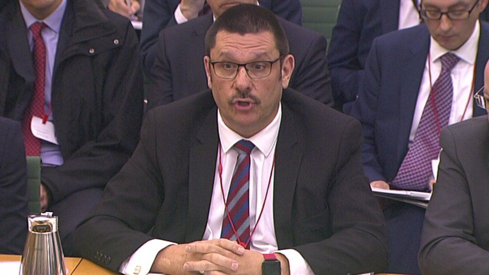 Brexit: HMRC chief defends £20bn customs figure - BBC News