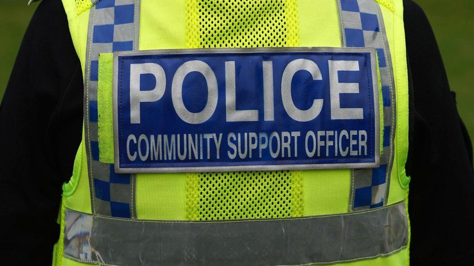 Lincolnshire Police unveil further details of PCSO cuts - BBC News