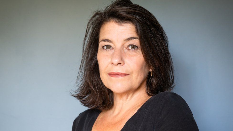 'Wedding photographer caused mayhem - I told him to leave' - BBC News