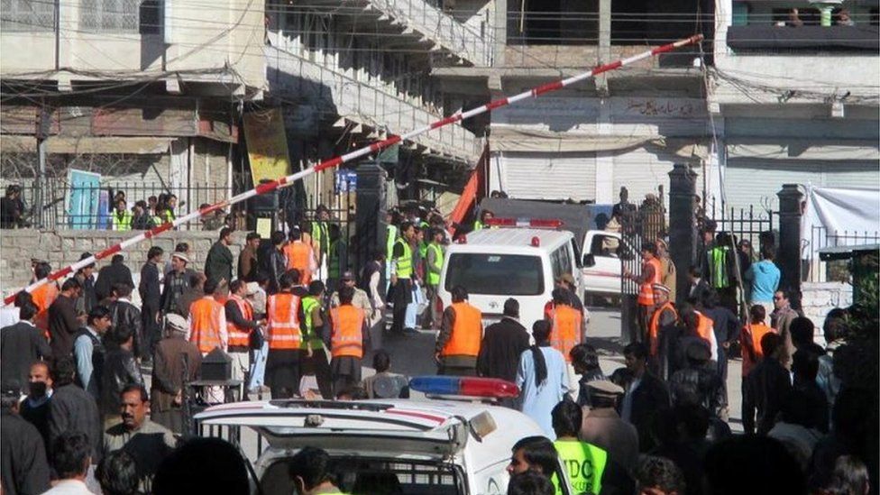 Pakistan Kurram market bombing funerals held - BBC News