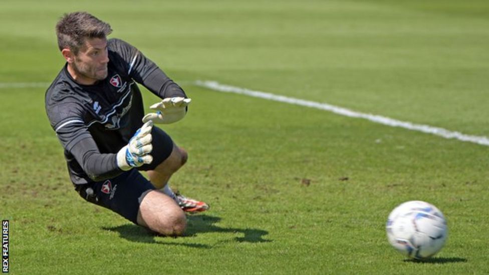 Scott Flinders: Mansfield Town sign goalkeeper following Cheltenham ...