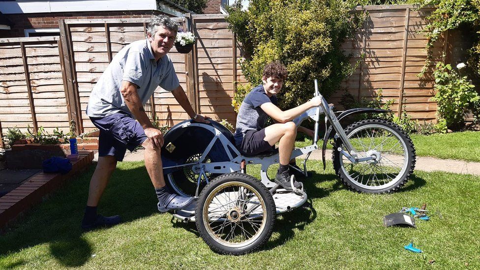 Sam Norris: Brain-injured speedway rider wants winner's trophy - BBC News