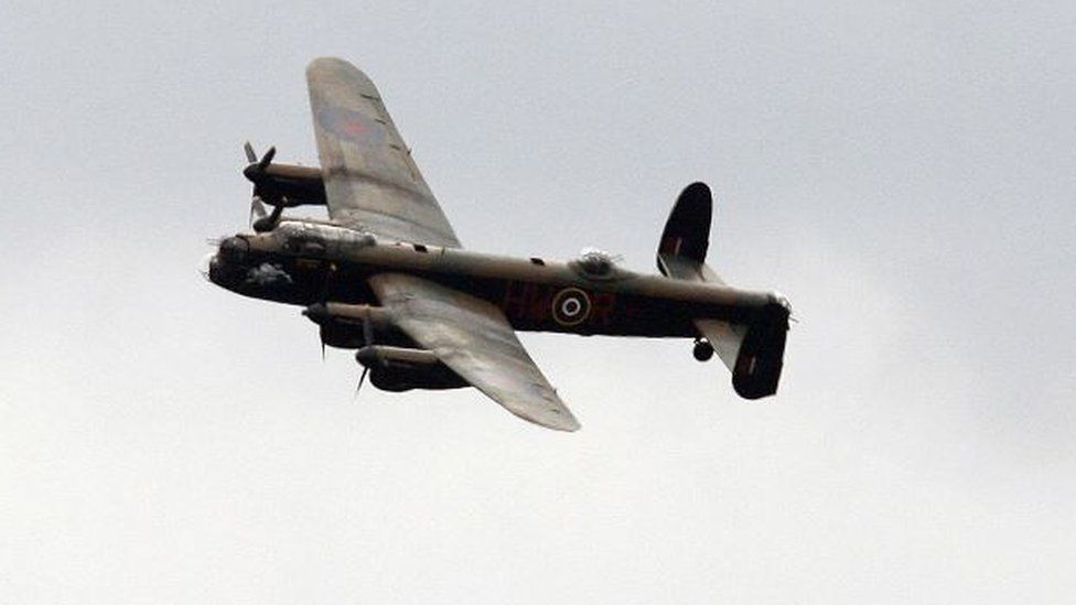 Lost WW2 bomber crews remembered in German service - BBC News