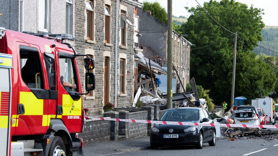 Seven Sisters house explosion: Mum and two sons 'critical' - BBC News