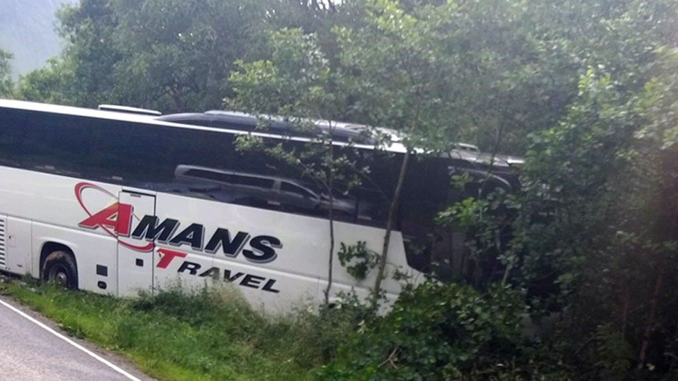 Coach and car in crash on A82 in Glen Coe - BBC News