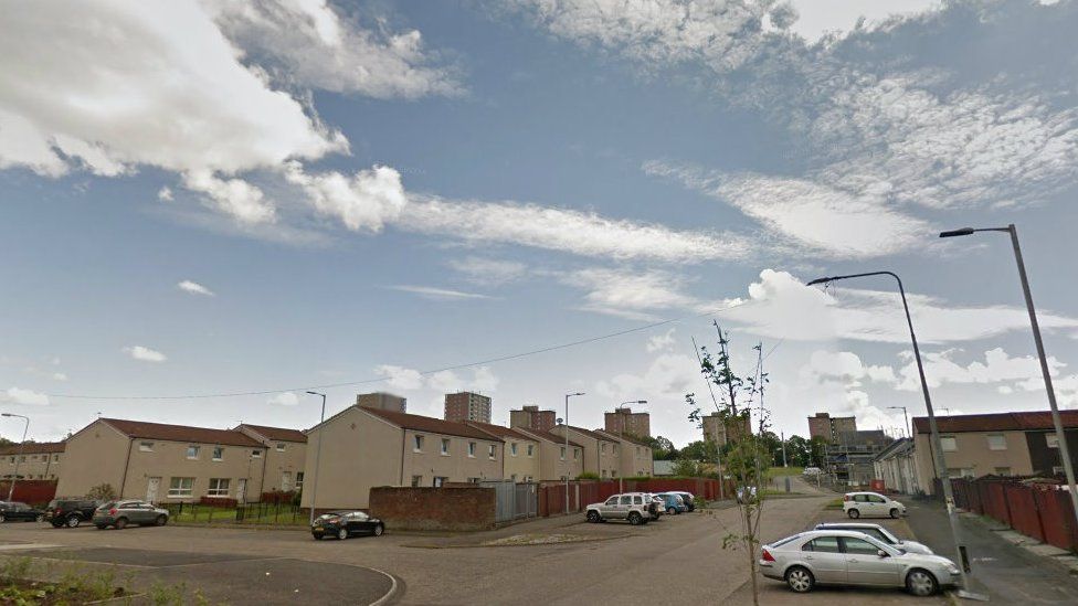 Man needs hopital treatment after Toryglen stabbing - BBC News