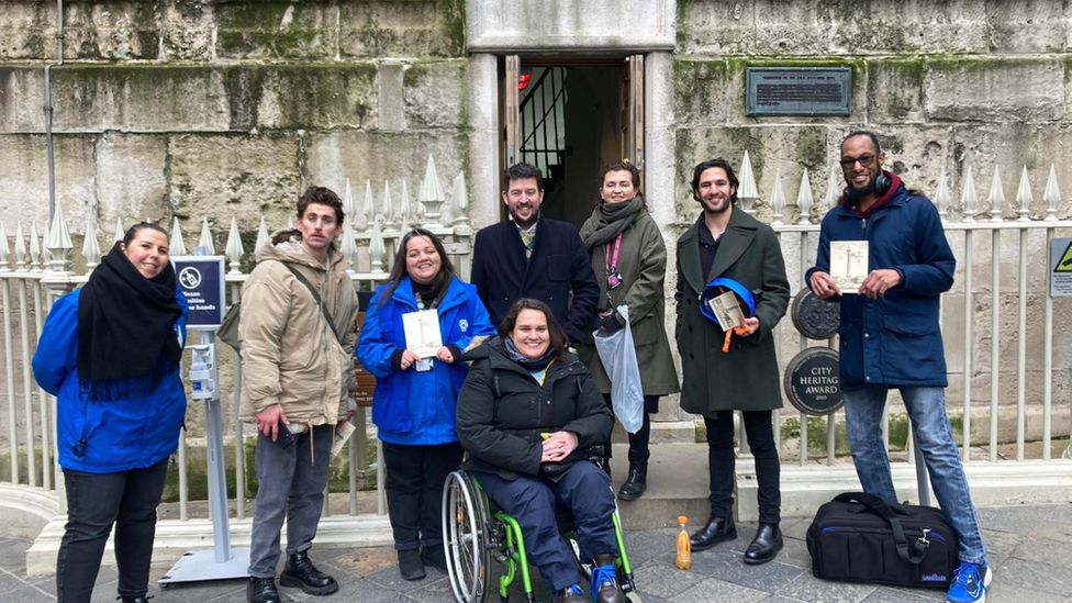 First disability activist climbs Great Fire of London Monument - BBC News