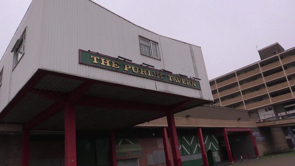 'Momentous day' for Luton's regenerated Marsh Farm estate - BBC News