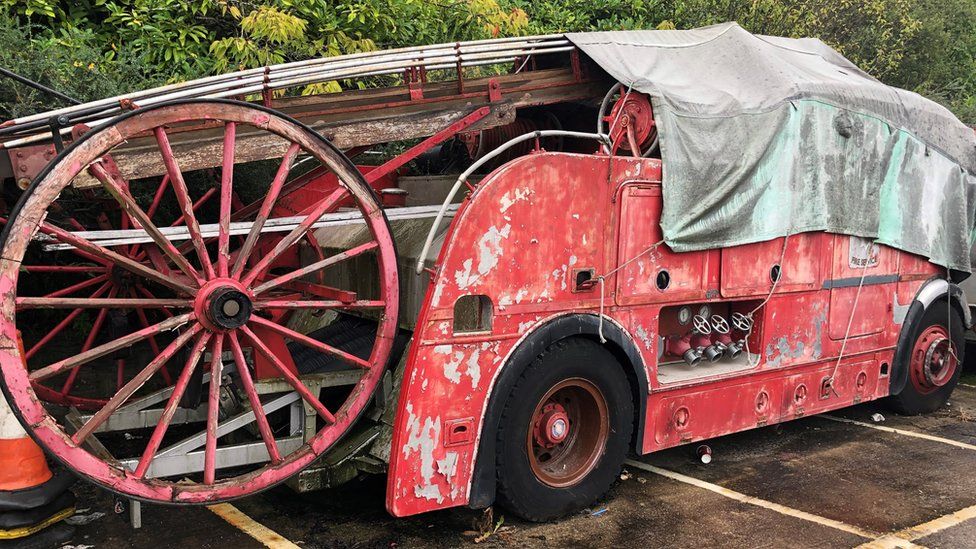 Pryder am ddyfodol casgliad o hen injans tân - BBC Cymru Fyw