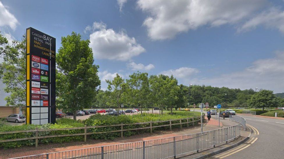 Harry Baker death: Teenager arrested over Barry docks murder - BBC News