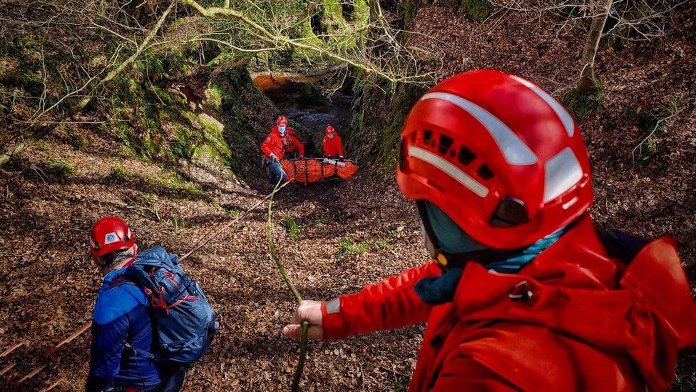 Rescue after man falls at Outlander Devil's Pulpit gorge - BBC News