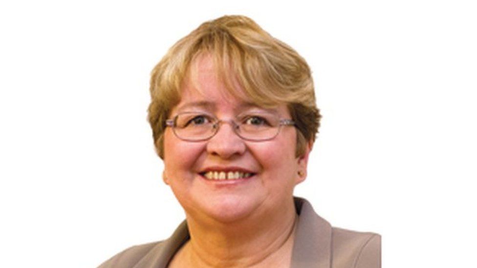 Jean Stretton is Oldham's first female council leader - BBC News