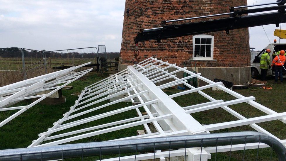 Horsey Windpump: New sails mean landmark will work again - BBC News