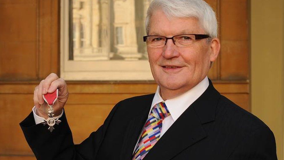 Why people keep quiet about their battle with cancer - BBC News