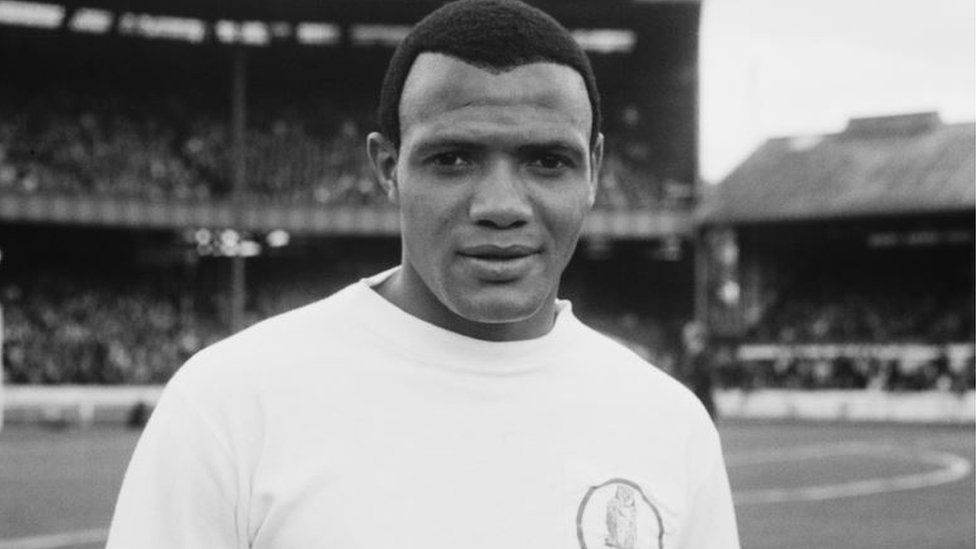 Albert Johanneson: Plaque for first black FA Cup finalist - BBC News