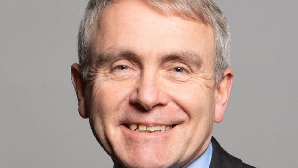 Scarborough: MP asked to intervene in fight for dental services - BBC News