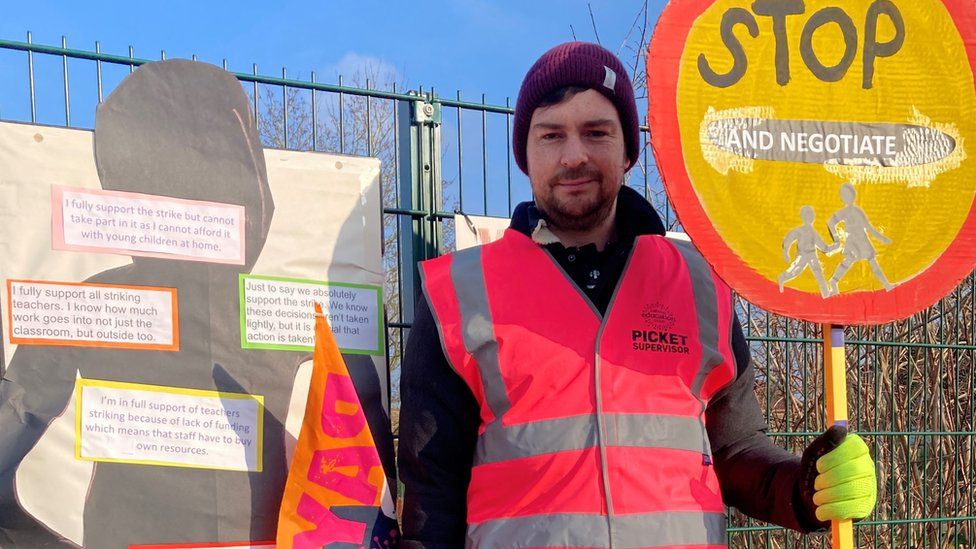 Teachers in southern England walk out in second day of strike action ...
