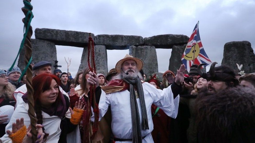 In pictures: Winter solstice at Stonehenge - BBC News