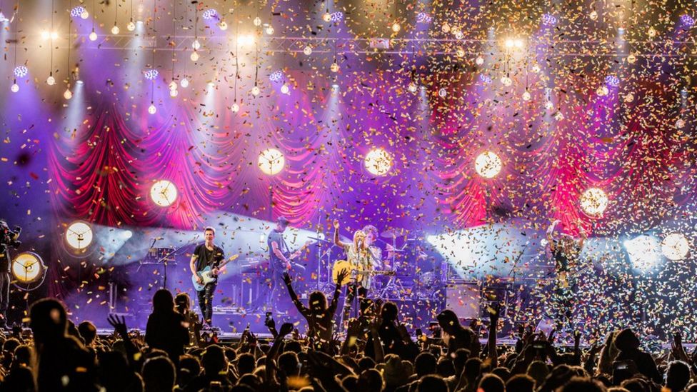 Heart beats: Music acts wow Belladrum crowds - BBC News