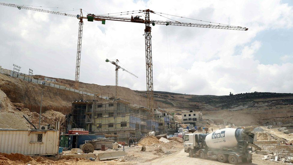 Israel 'approves 464 settlement homes in West Bank' - BBC News