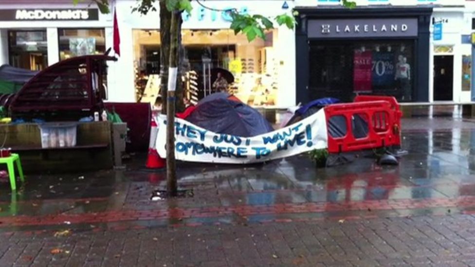 Manchester city centre homeless protesters moved on again - BBC News
