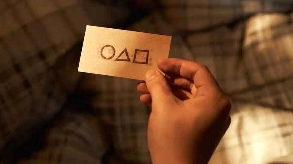 Squid Game: Police reassure motorists over M4 road sign - BBC News