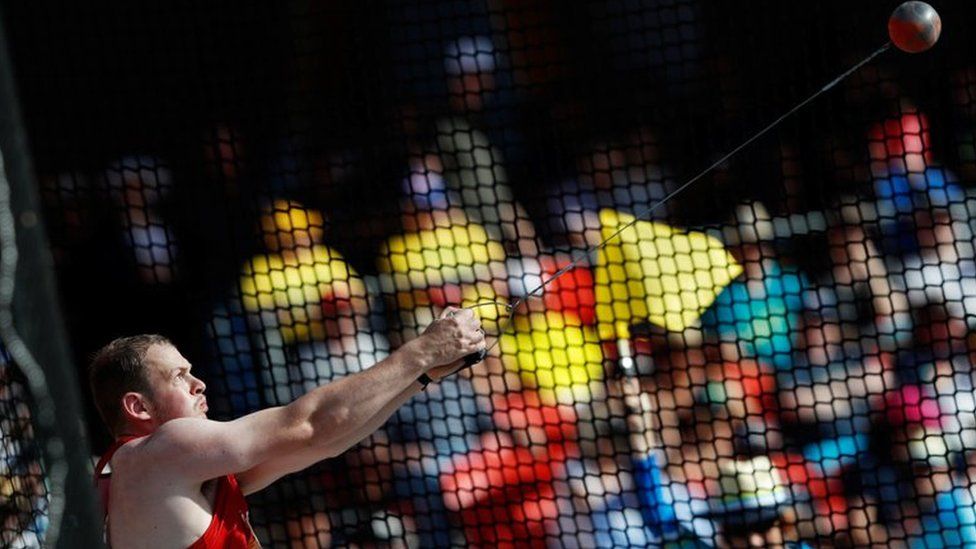 Osian Jones: Athletwr yn teimlo 'rheidrwydd' i drafod ei rywioldeb ...