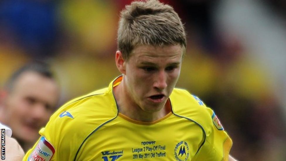 Eunan O'Kane: Torquay United get no money after midfielder's move to ...