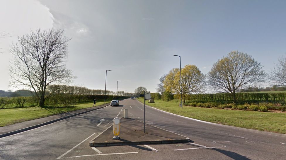 Man and woman die in St Albans crash - BBC News