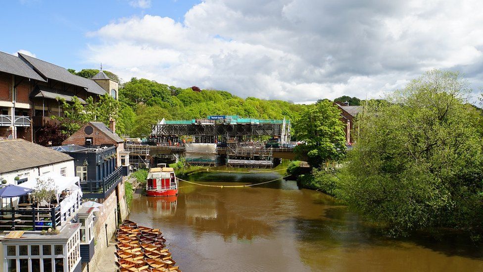Durham's New Elvet bridge reopens after 15 months of work - BBC News