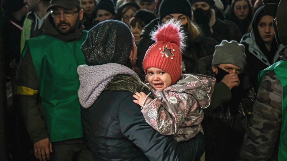 The lonely funeral of a young soldier in Ukraine - BBC News