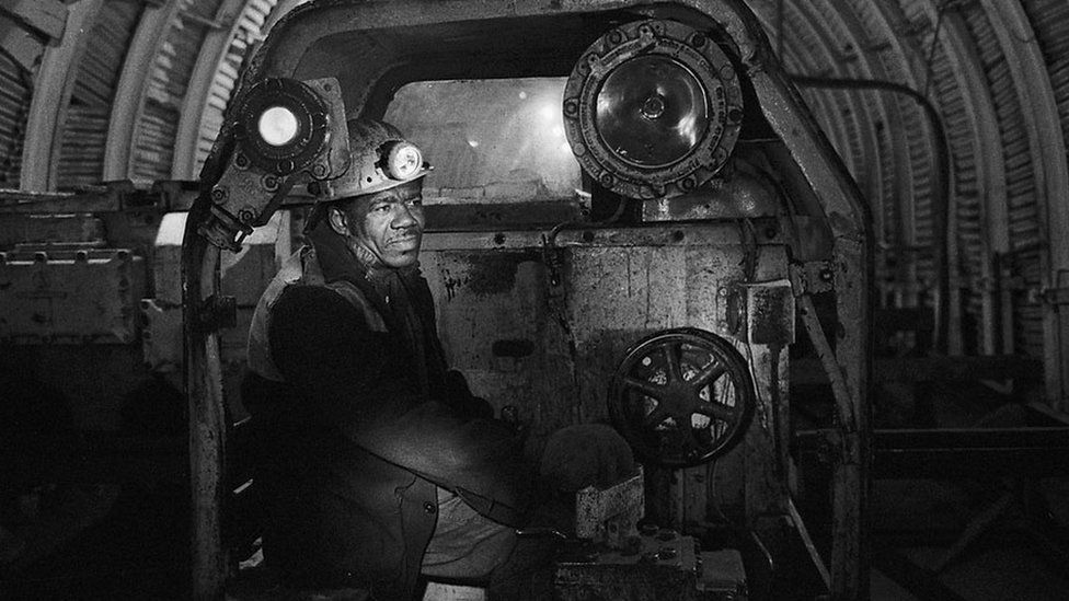 Hunt for Stoke-on-Trent industrial workers in 1970s photographs - BBC News