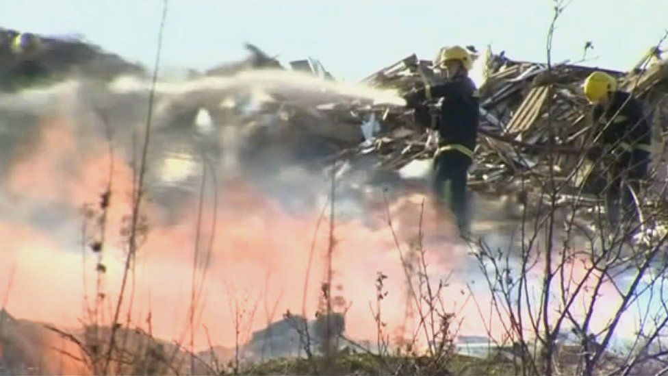 Firefighters ambushed in Hemlington by missile-throwing youths - BBC News