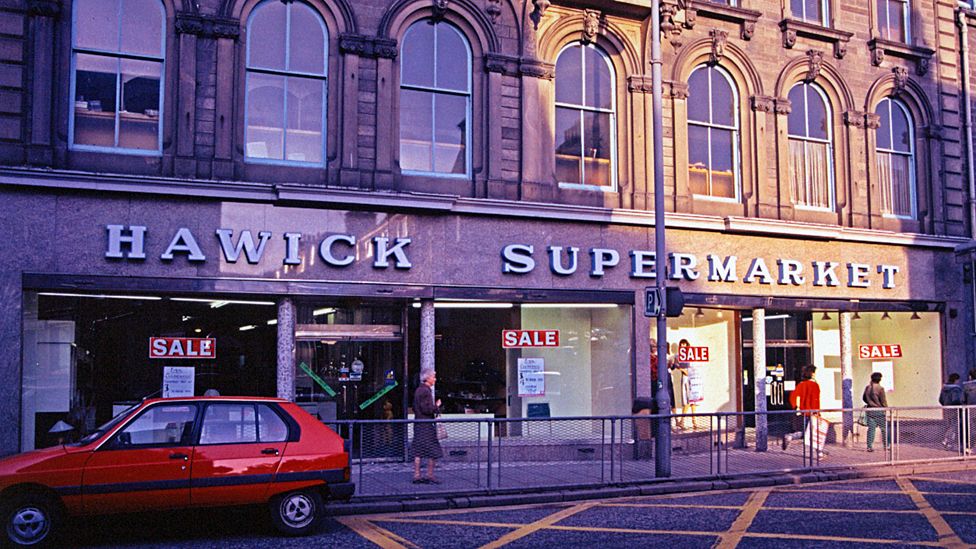 Hawick's 'forgotten shops' celebrated in new exhibition - BBC News