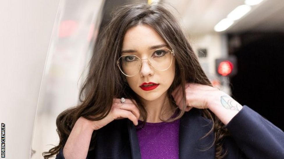 Premier League predictions: Lawro v singer-songwriter and Everton fan ...