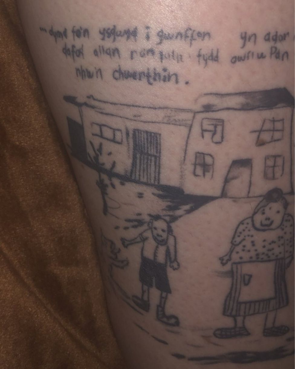 Pa nofel Gymraeg sydd wedi ysbrydoli tatŵs Caryl Bryn? - BBC Cymru Fyw