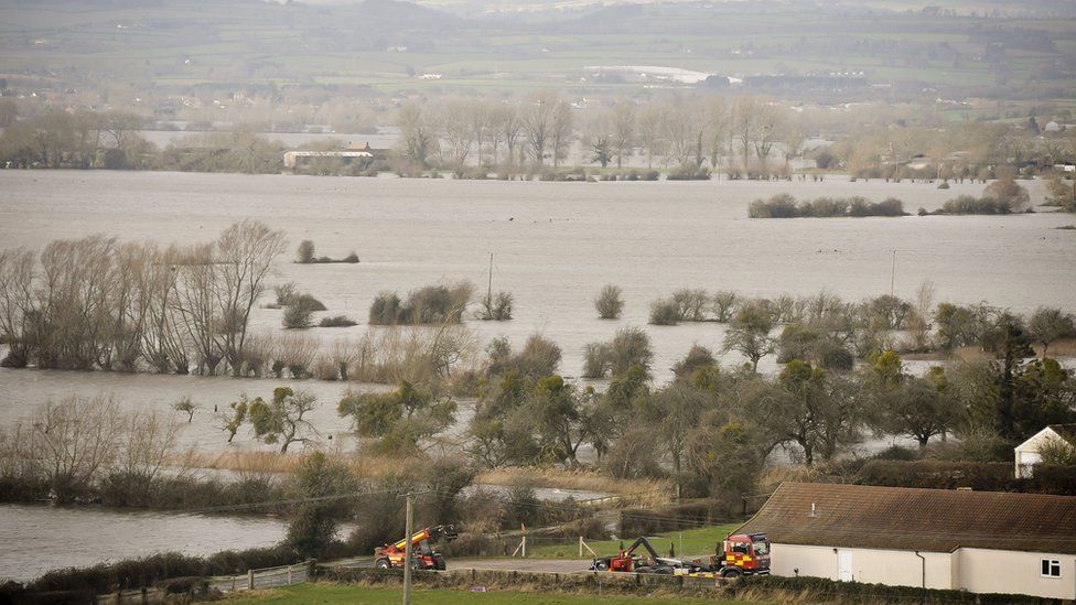 Dredging on Somerset Levels river section delayed to 2019 - BBC News