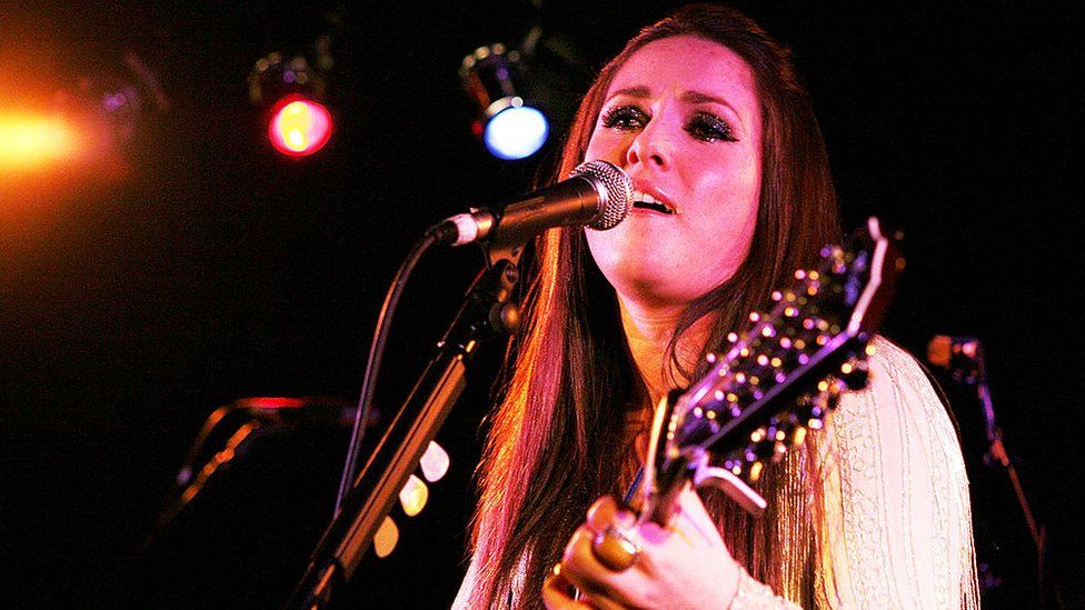 Are these 00s singers still relevant? - BBC News