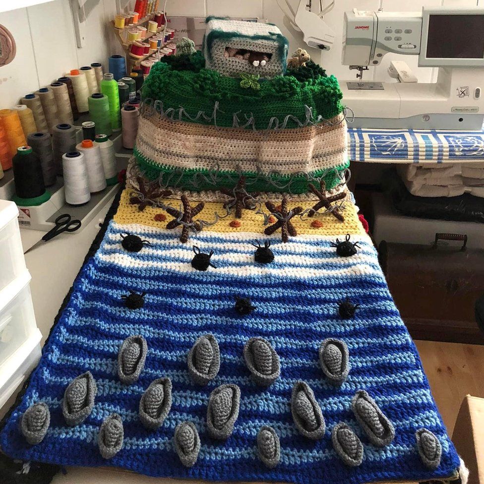 D-Day: Woolly soldiers and tanks to mark 80th anniversary - BBC News