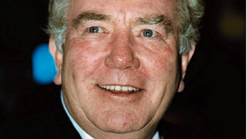 In pictures: Albert Finney's life and career - BBC News