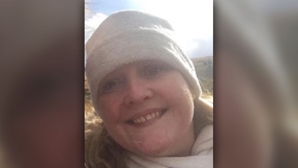 Sarah Gibbons: Mother of two was fatal Mold 'assault' victim - BBC News