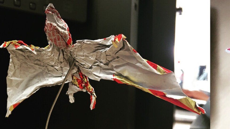 Bristol animators turn biscuit wrappers into dinosaur sculptures - BBC News