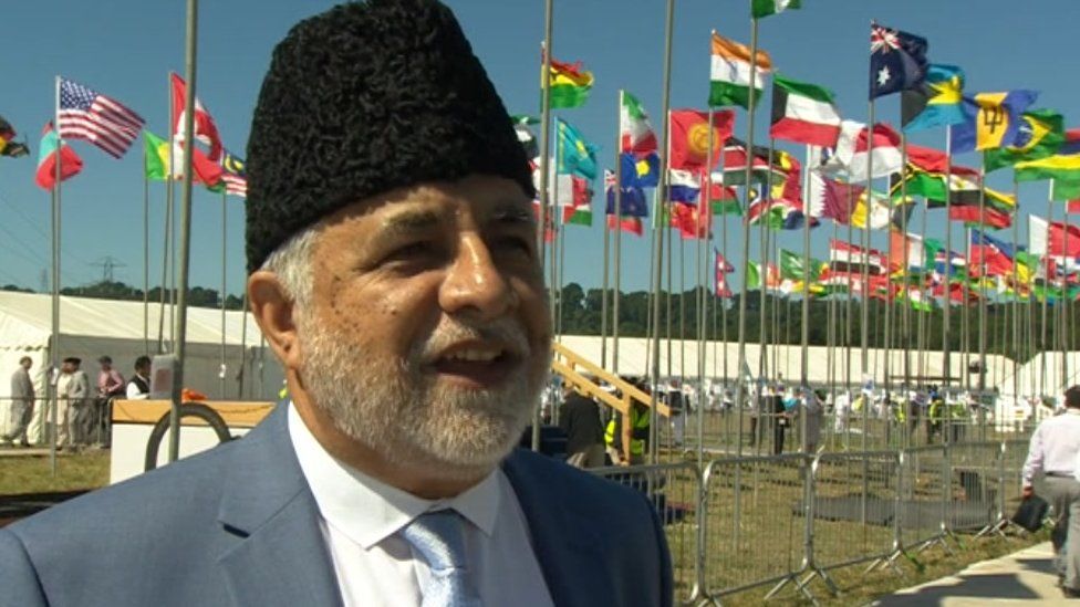 'Rising Muslim hate' sparks peace call at Alton gathering - BBC News