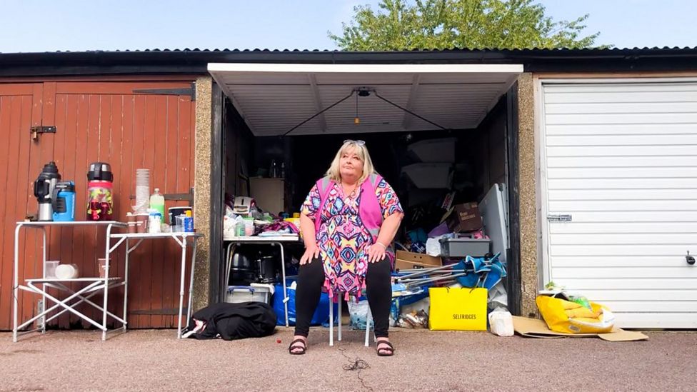 Covid: Homeless given vaccine in Bournemouth clinic - BBC News